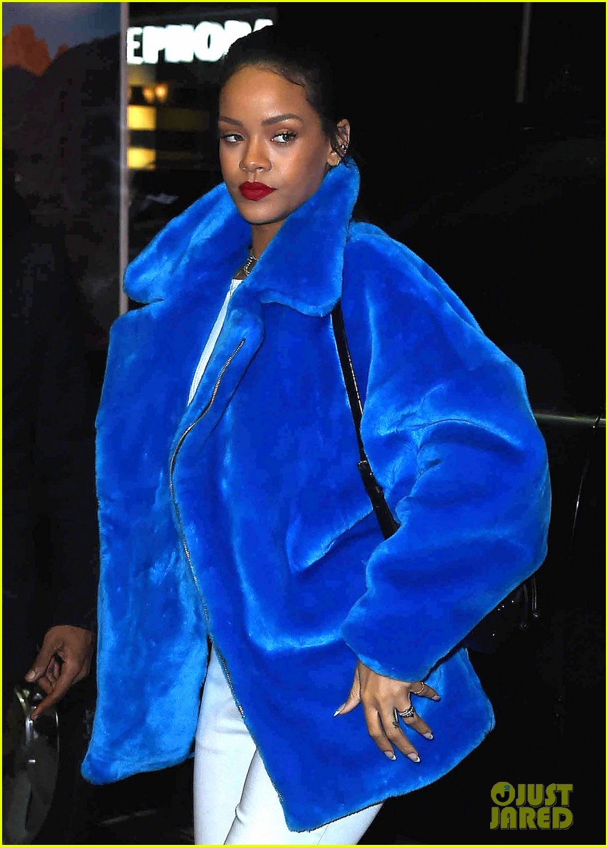Rihannas Best Tree Ever Is Not Your Average Christmas Tree Photo 3267846 2014 Christmas