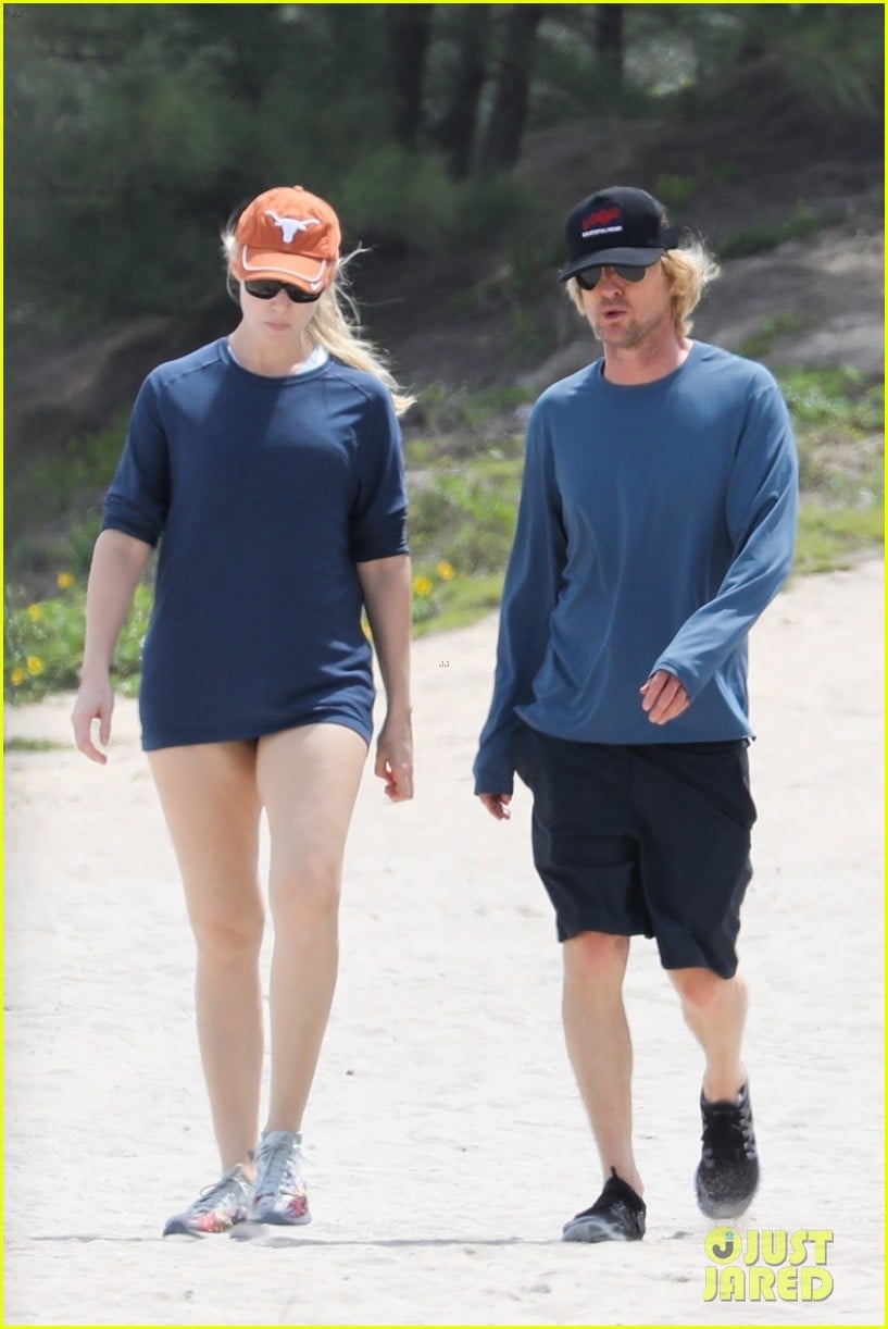 Owen Wilson & Personal Trainer Caroline Lindqvist Work Out on the Beach: Photo 4262903 | Owen ...