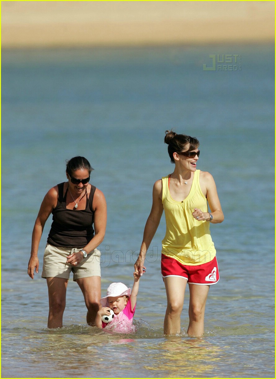 Jennifer Garner: Daughters' Day @ the Beach: Photo 447861 | Ben Affleck ...