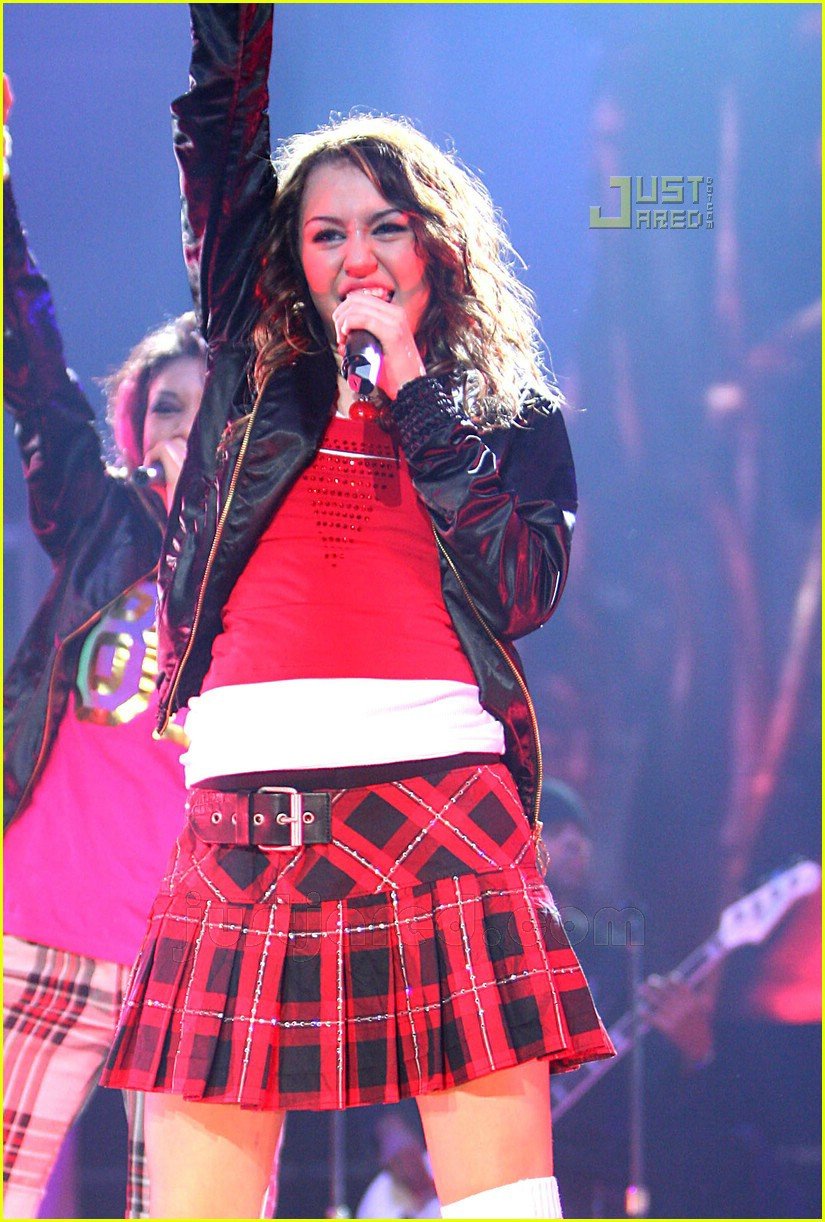 Miley Cyrus Concert Pictures: Photo 682901 | Miley Cyrus, Video ...