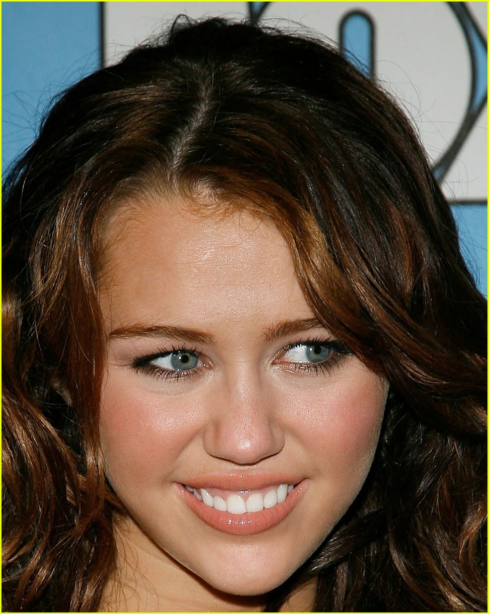 Miley Cyrus Leaves Her Tongue Wagging: Photo 1049641 | Miley Cyrus ...