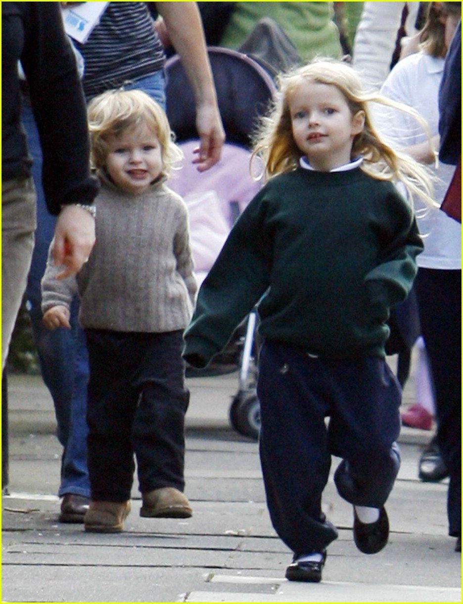 Moses Martin Gets an Apple a Day...: Photo 1084221 | Apple Martin ...