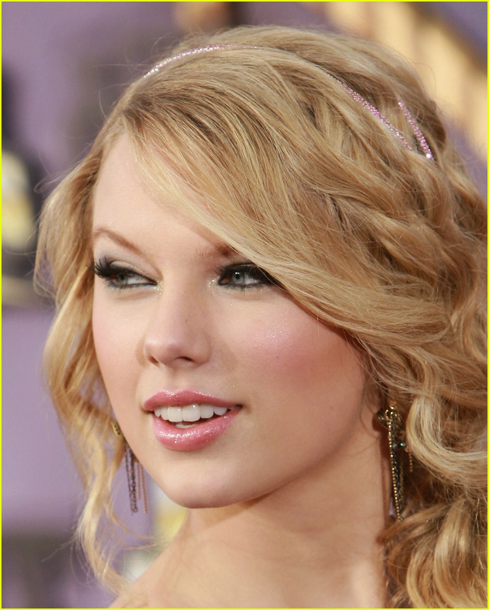 Taylor Swift - CMT Music Awards 2008: Photo 1065811 | CMT Music Awards ...