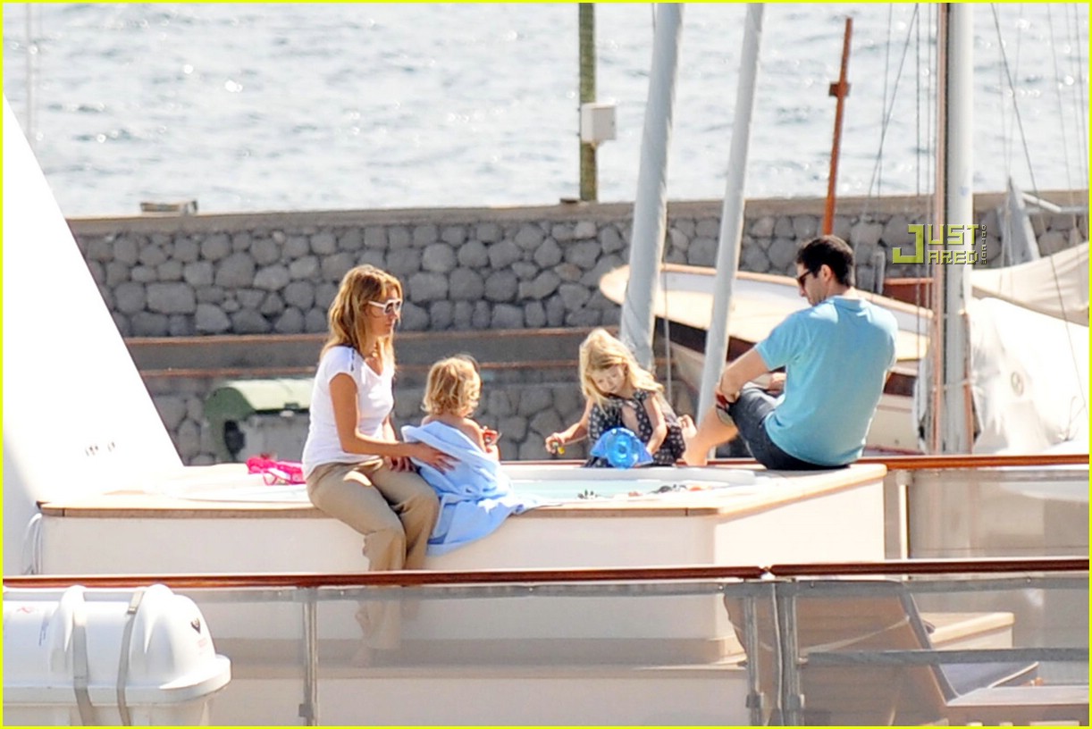 Moses Martin: Baby on Boat!: Photo 1123711 | Apple Martin, Celebrity ...
