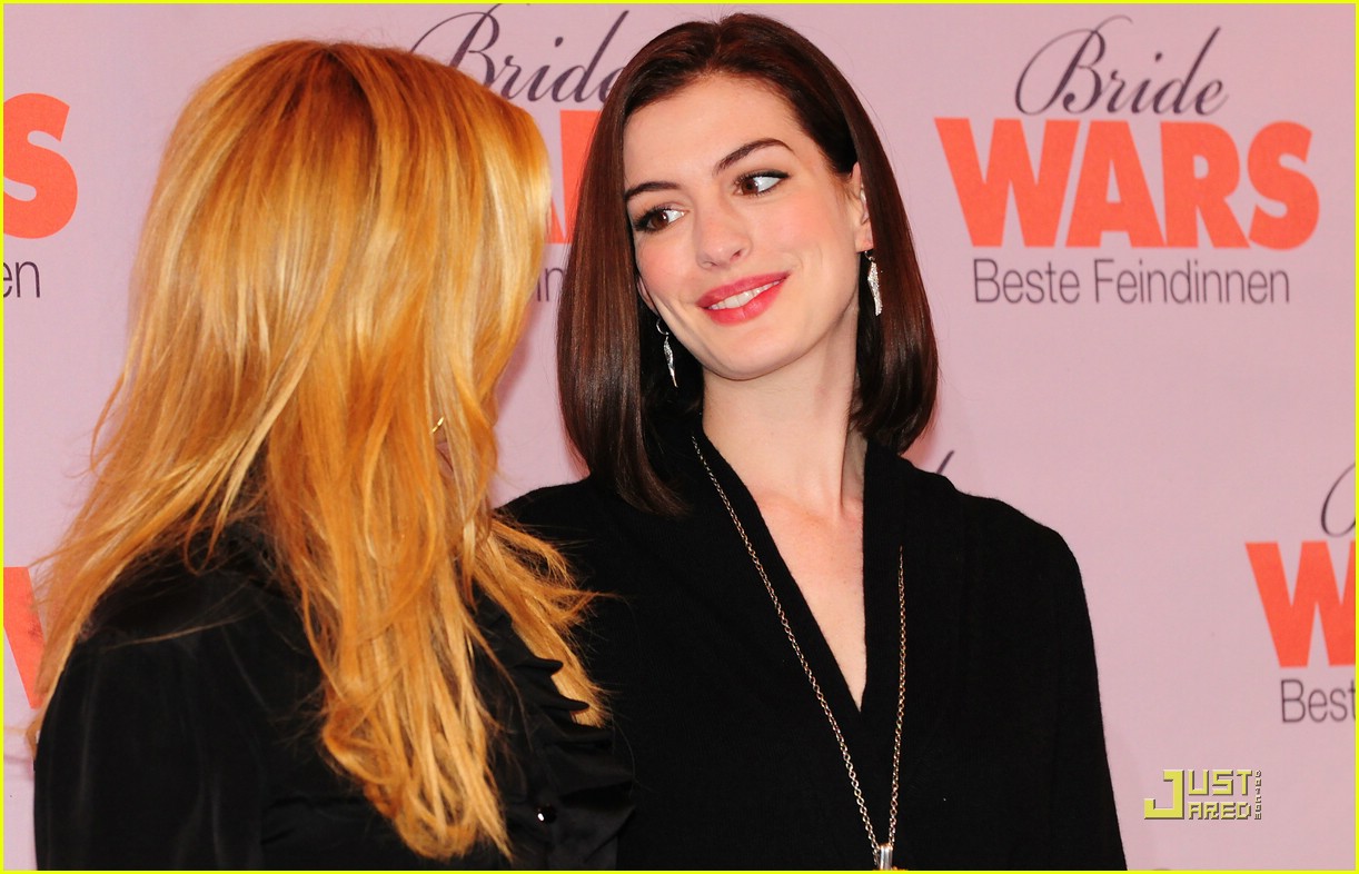 Anne Hathaway is Bride Wars Beautiful: Photo 1657361 | Anne Hathaway ...