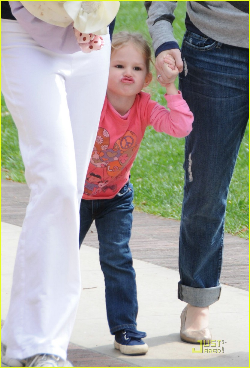 Violet Affleck Height