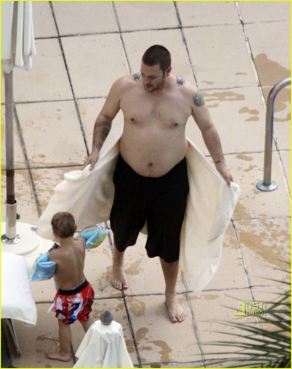 Kevin Federline Packs On The Pounds At The Pool: Photo 2178562 | Bikini ...
