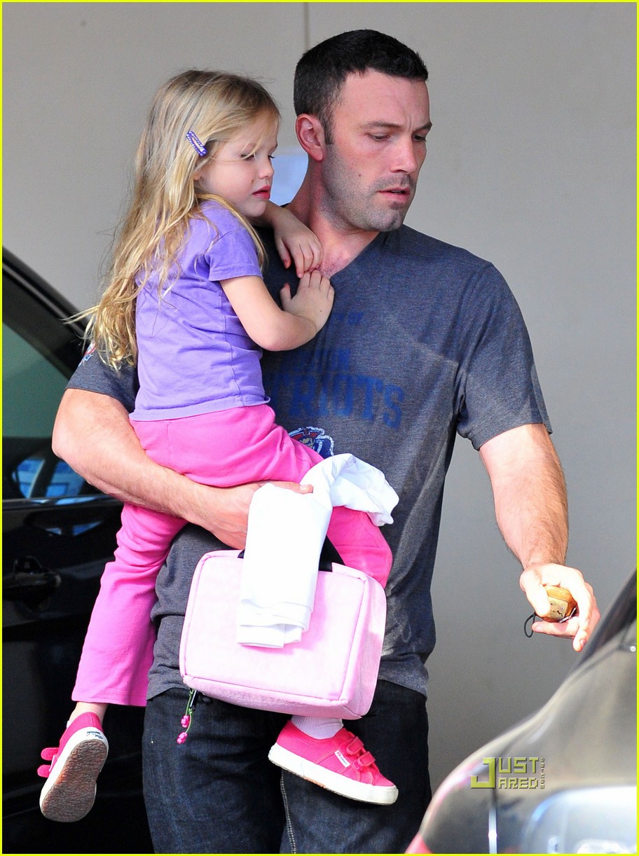 Violet Affleck Loves Pebbles Flintstone: Photo 2381871 | Ben Affleck ...