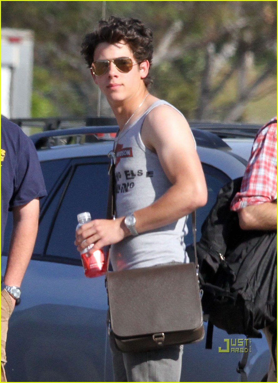 Nick Jonas: Muscle Man: Photo 2438359 | Jonas Brothers, Nick Jonas ...
