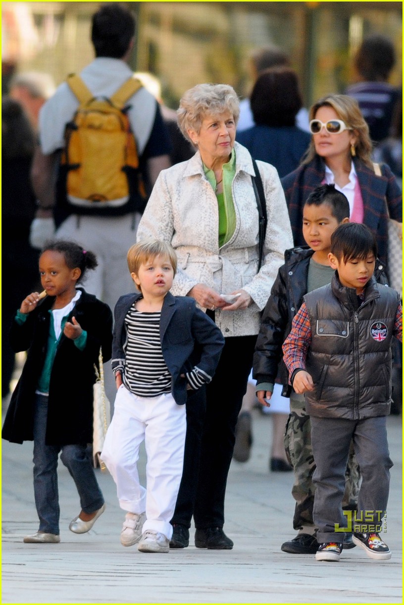 Brad Pitt's Parents: Grandkids Bonding Time!: Photo 2442956 | Angelina ...