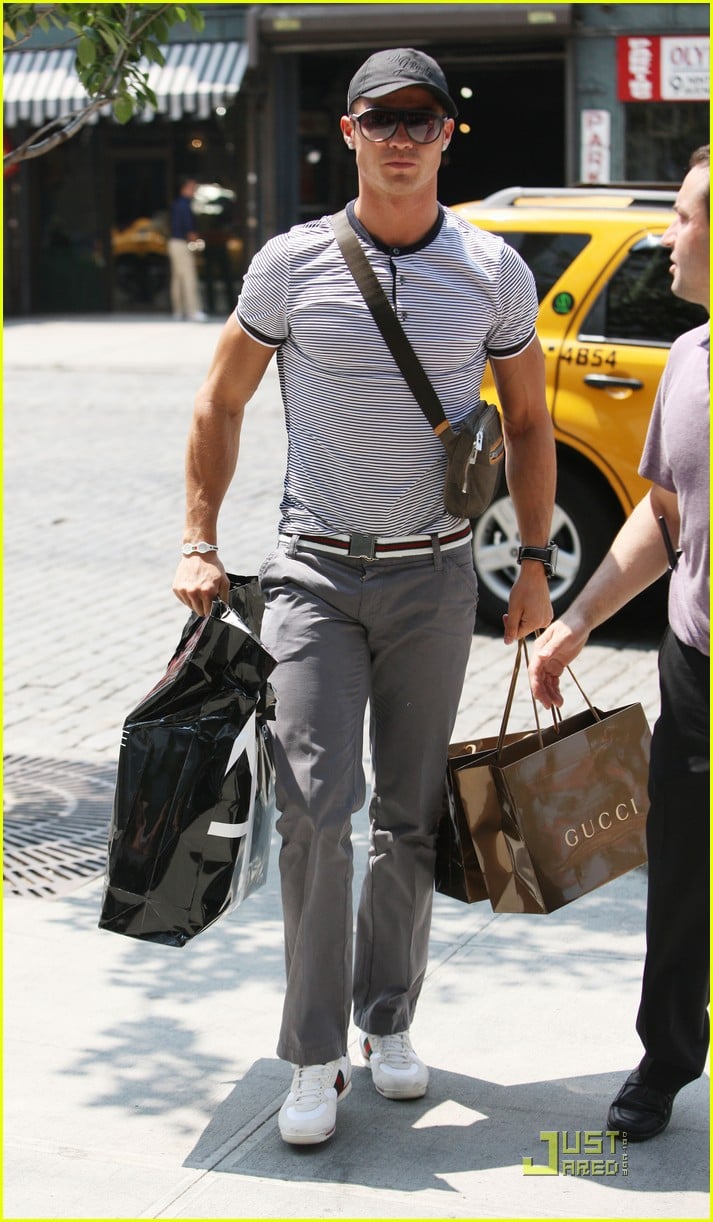 Cristiano Ronaldo: Big Apple Shopping Spree: Photo 2464102 | Cristiano ...