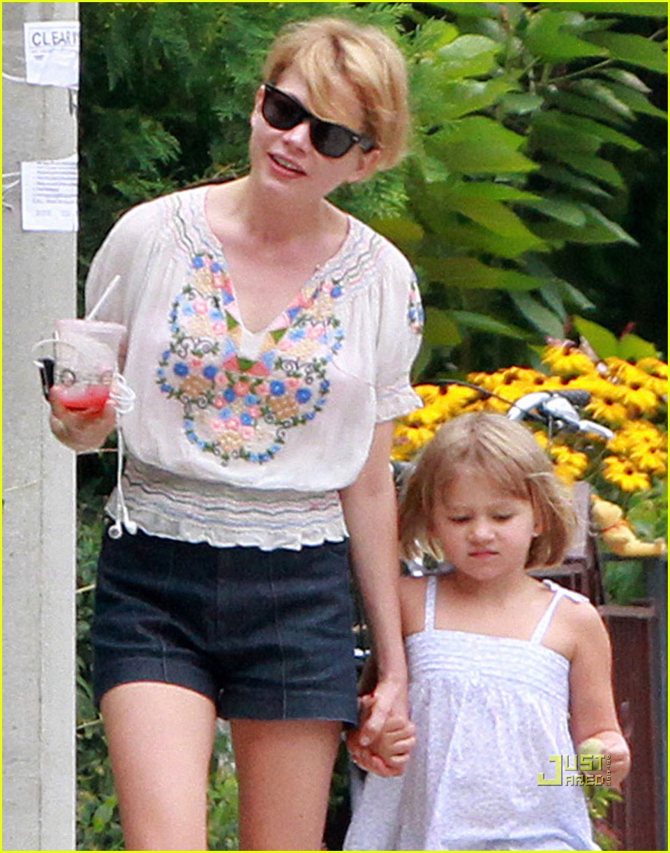 Michelle Williams & Matilda Ledger: Toronto Twosome: Photo 2472313 ...