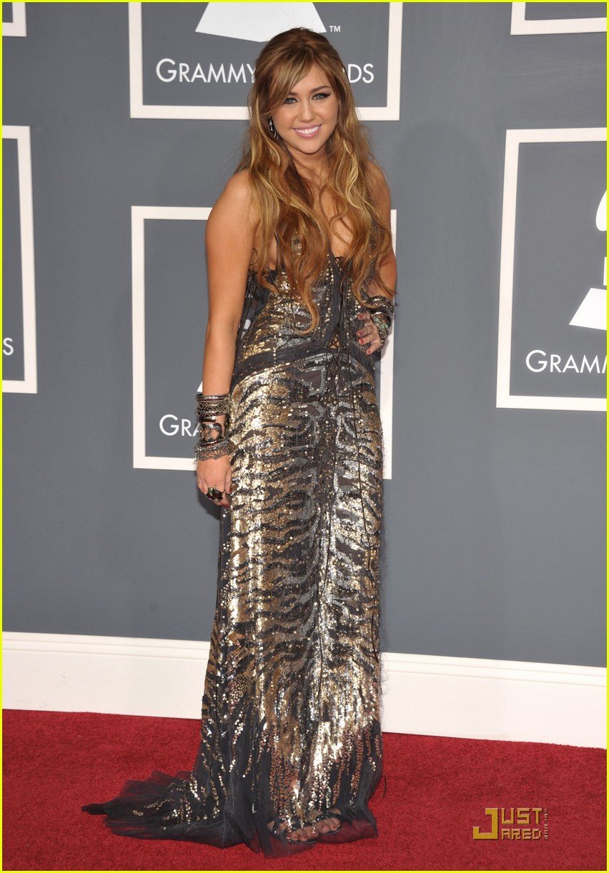Miley Cyrus - Grammys 2011 Red Carpet: Photo 2519340 | 2011 Grammy ...