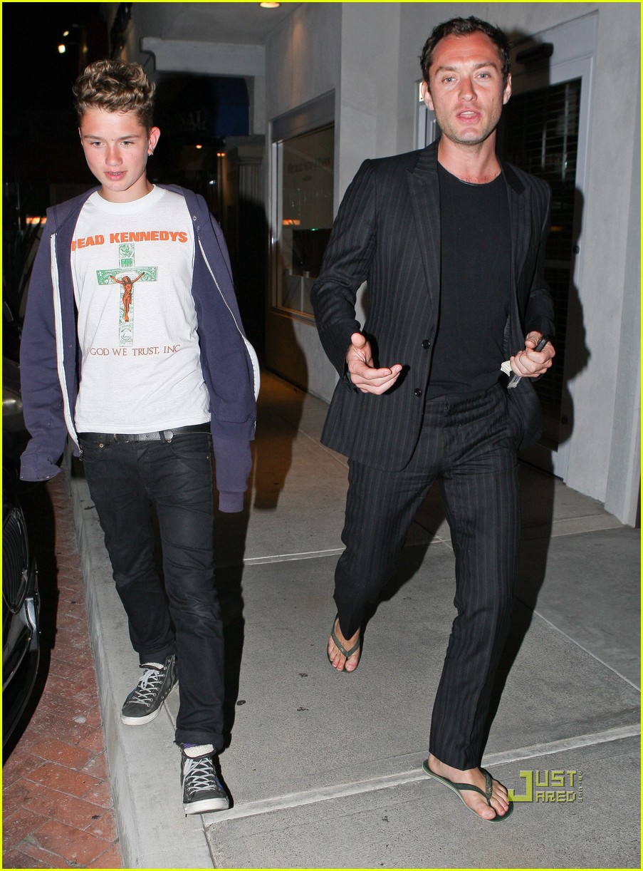 Jude Law: Out to Dinner with Rafferty!: Photo 2533650 | Celebrity ...