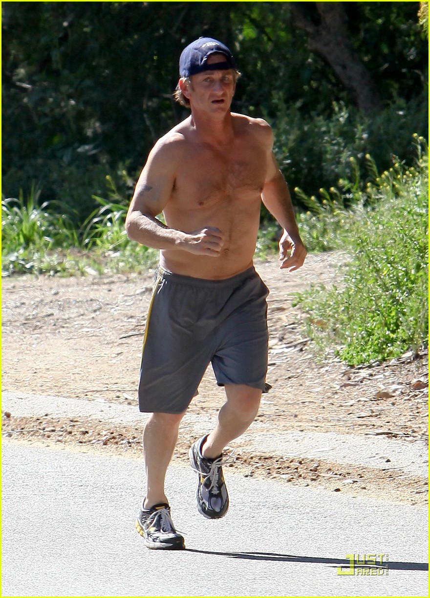 Sean Penn: Shirtless Jogging In Malibu: Photo 2532793 | Sean Penn ...