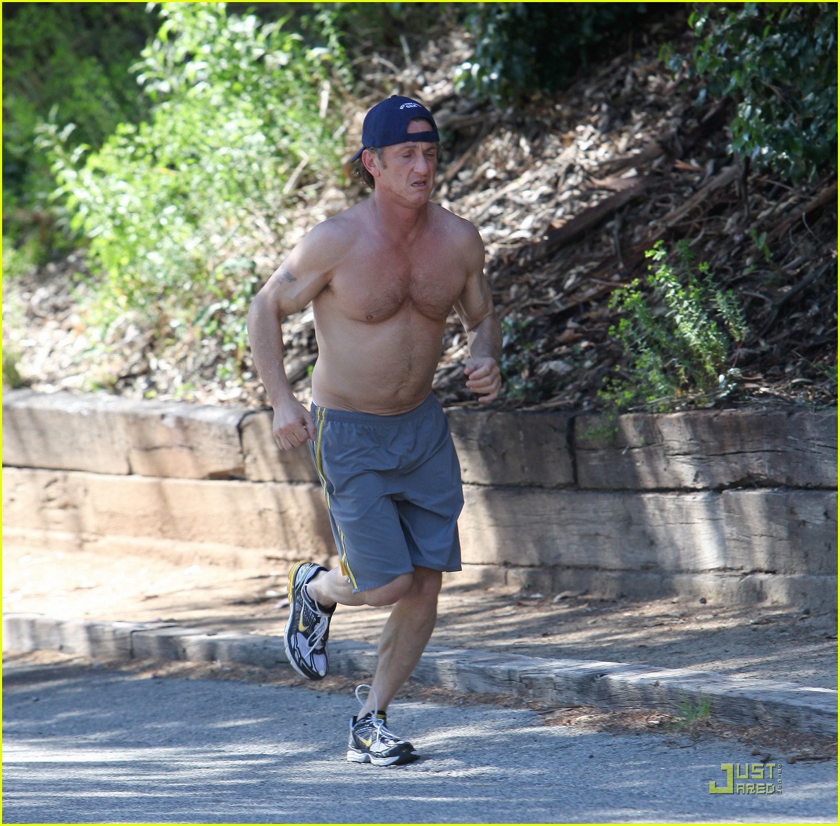 Sean Penn: Shirtless Jogging In Malibu: Photo 2532804 | Sean Penn ...