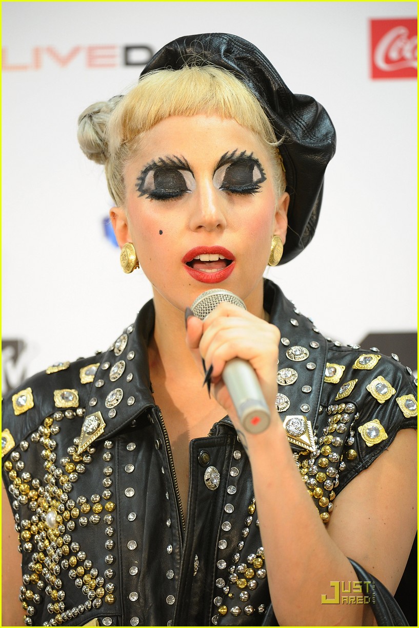 Lady Gaga: MTV Video Music Aid Japan!: Photo 2555332 | Lady Gaga ...