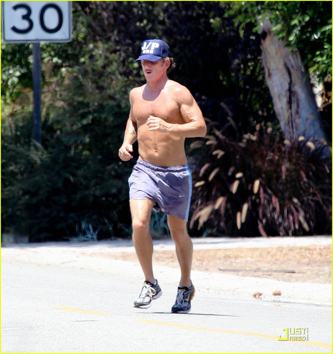 Sean Penn: Shirtless Jogging with Shannon Costello!: Photo 2574303 ...