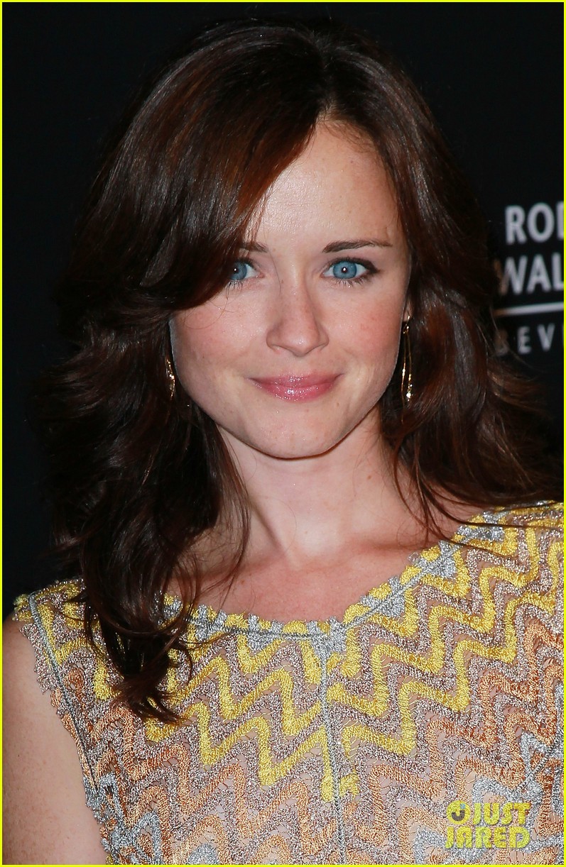 Alexis Bledel: Rodeo Drive Walk of Style Awards 2011: Photo 2593020 ...