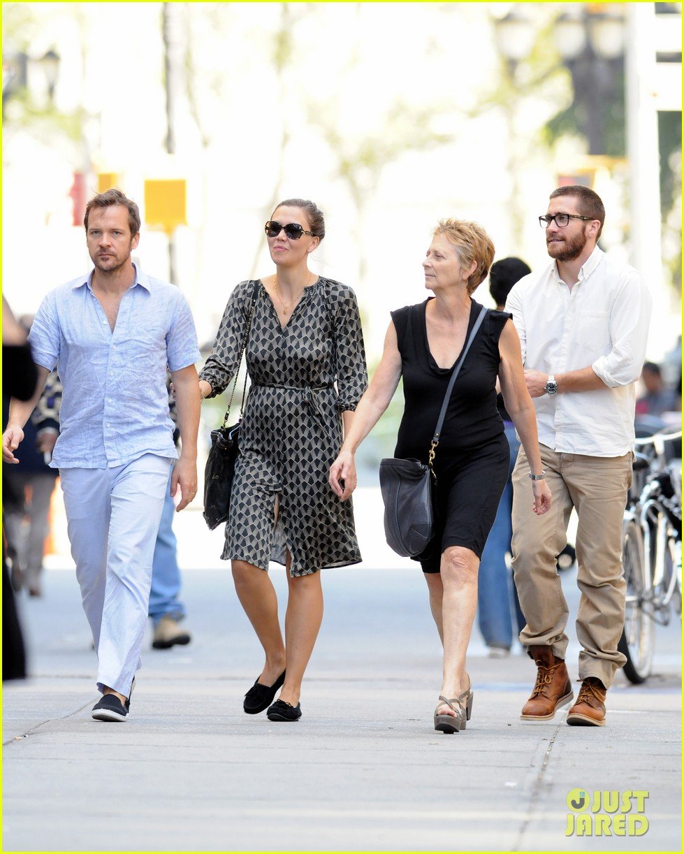 Jake Gyllenhaal Celebrates Yom Kippur with the Family: Photo 2588044 ...