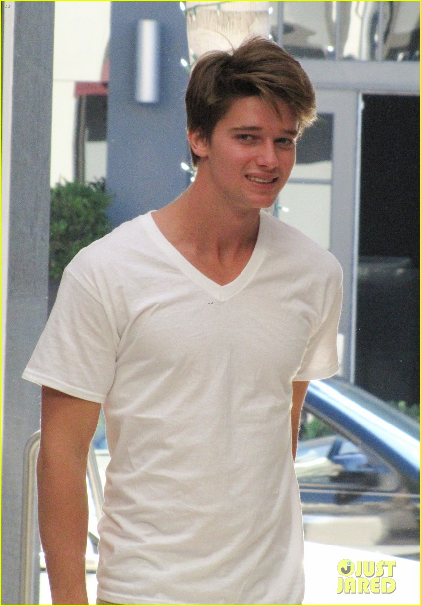 Patrick Schwarzenegger: Haircut with Dad & Christopher!: Photo 2604326 ...
