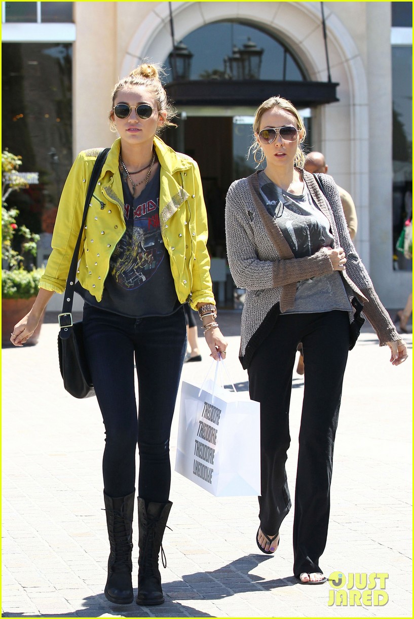 Miley Cyrus & Demi Moore: 'LOL' Official Trailer!: Photo 2647429 ...