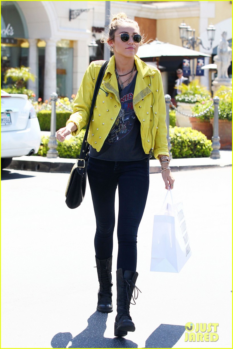 Miley Cyrus & Demi Moore: 'LOL' Official Trailer!: Photo 2647437 ...