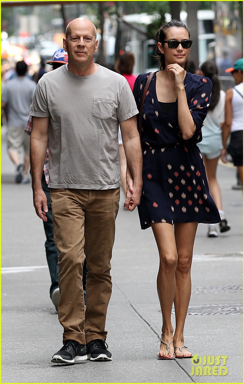 Bruce Willis: Remi Restaurant with Emma Heming: Photo 2709106 | Bruce ...