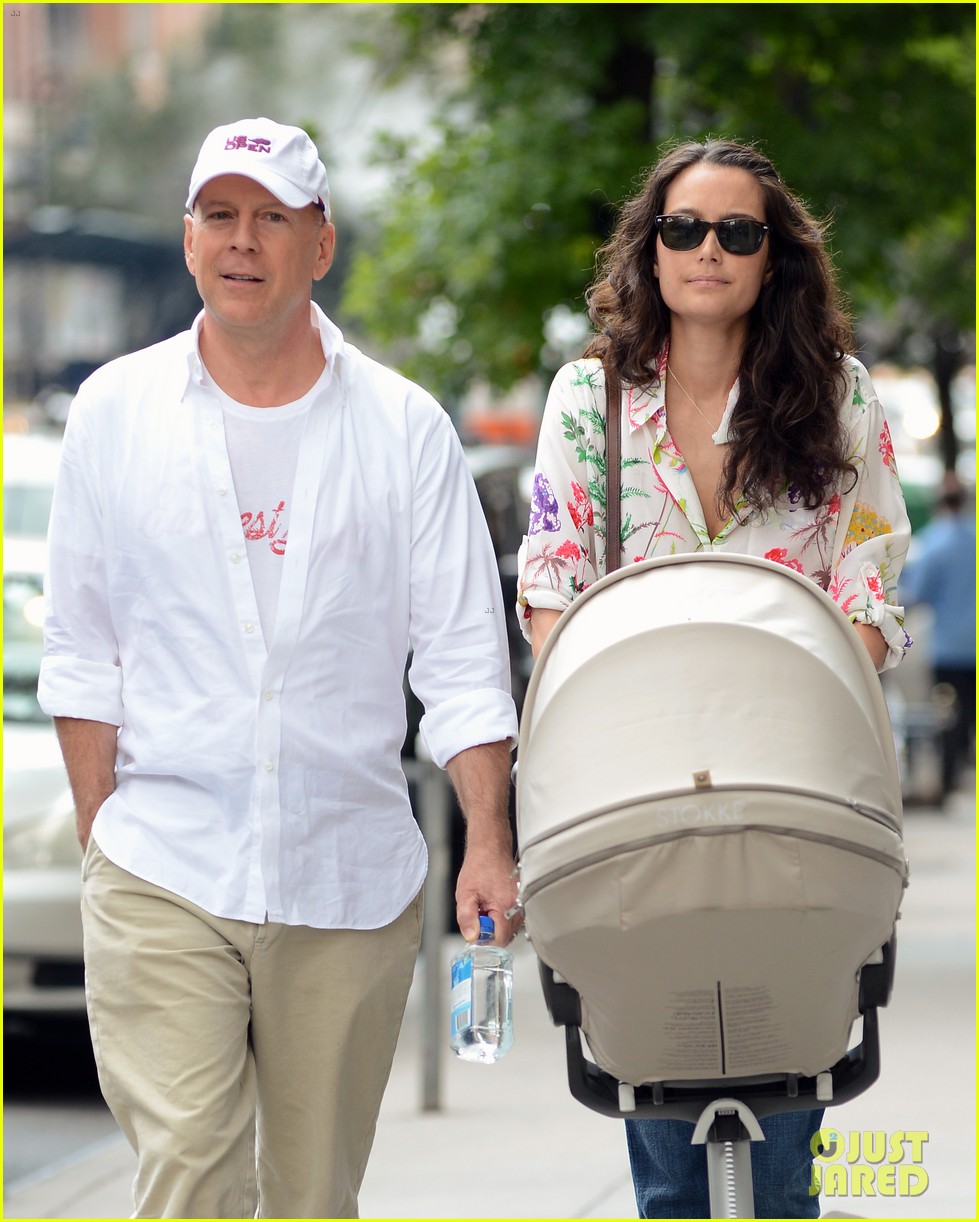 Full Sized Photo of bruce willis emma heming shopping with baby mabel ...