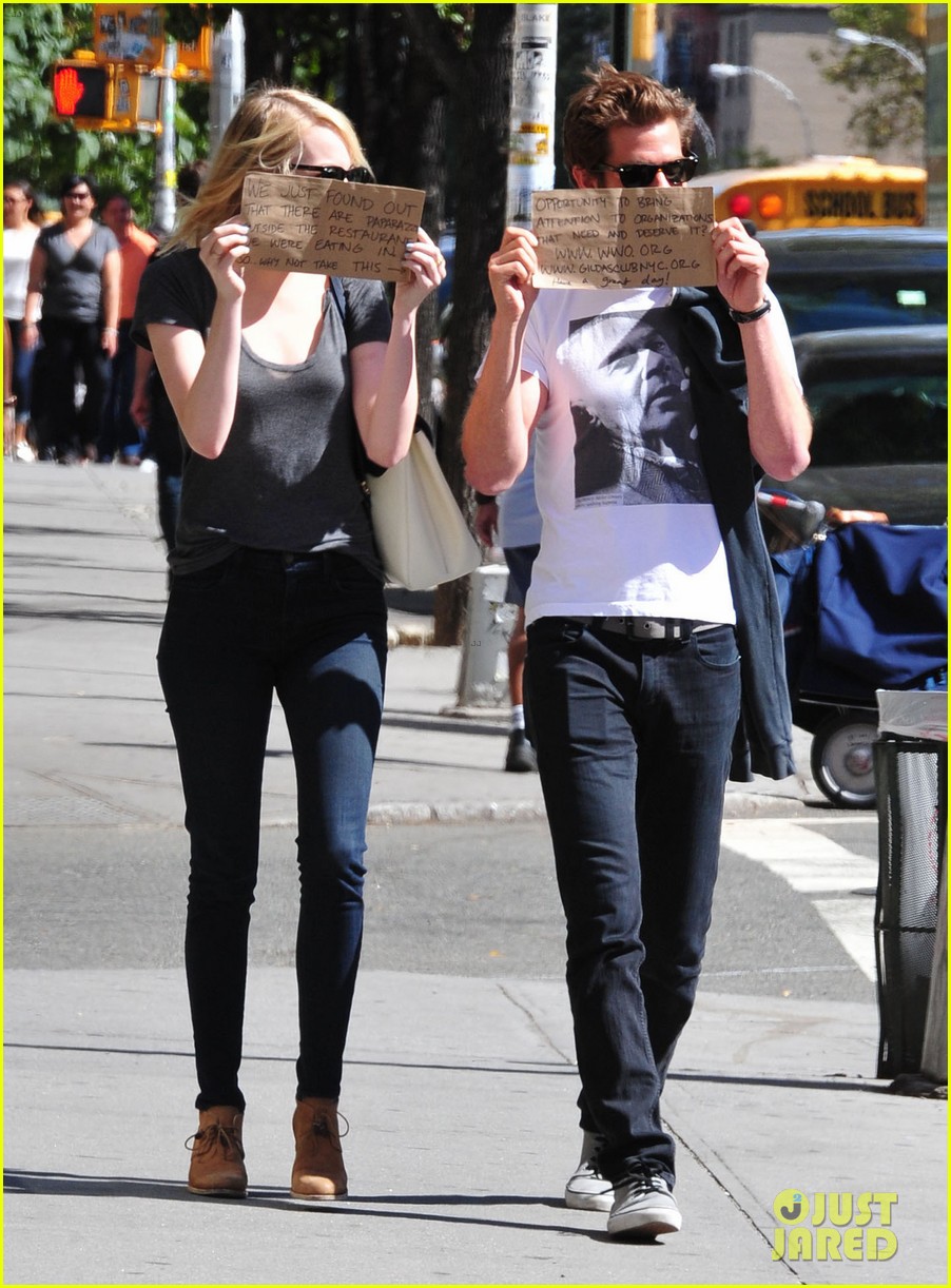 Emma Stone & Andrew Garfield Promote Charities with Handmade Signs to ...