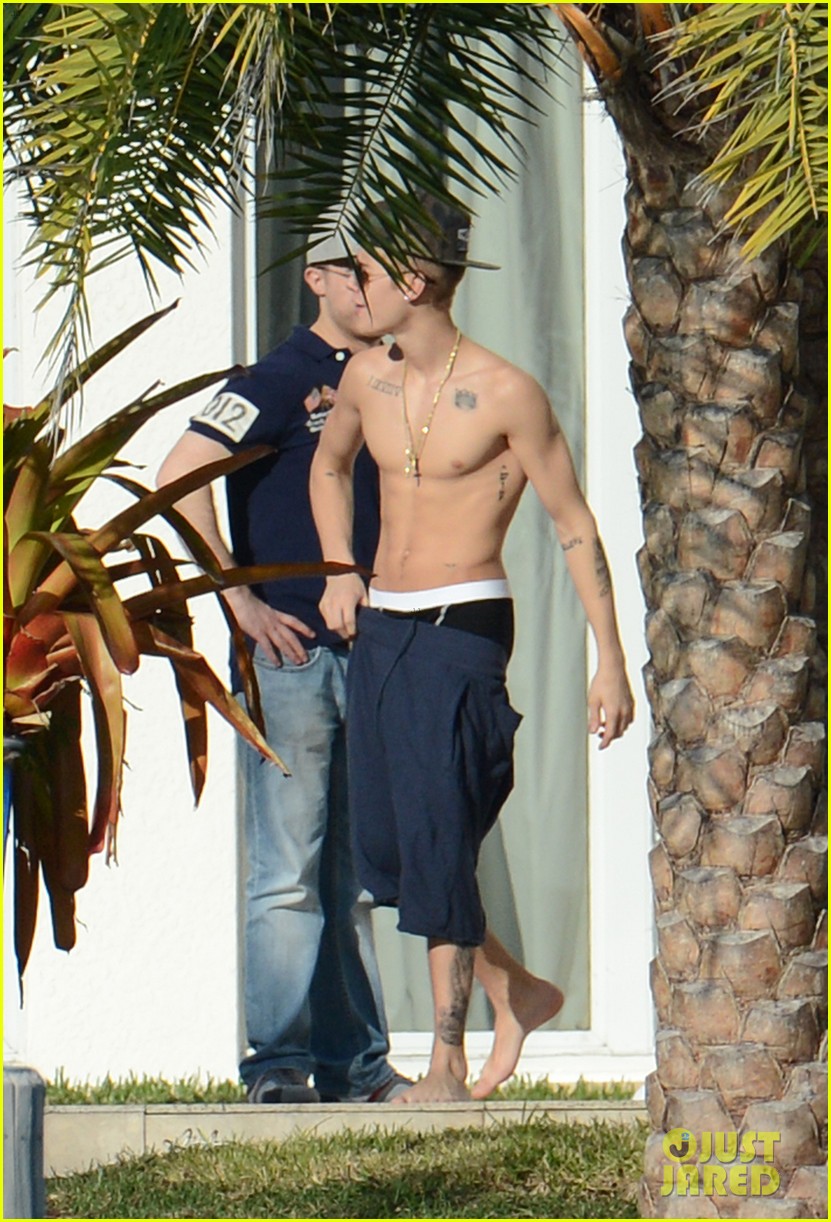 Justin Bieber: Shirtless & Underwear-Clad in Miami!: Photo 2800340 ...