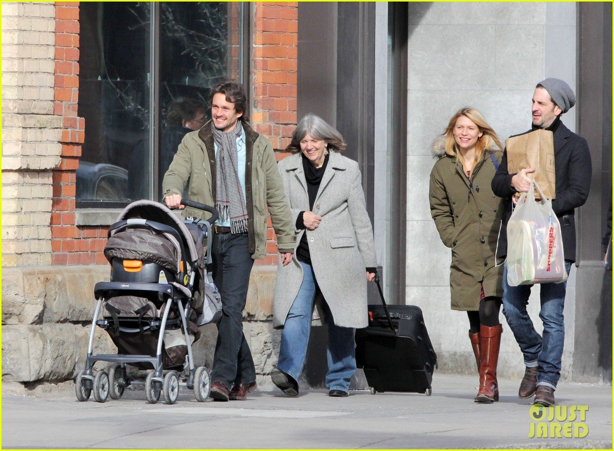 Claire Danes & Hugh Dancy: Family Day with Baby Cyrus: Photo 2828256 ...