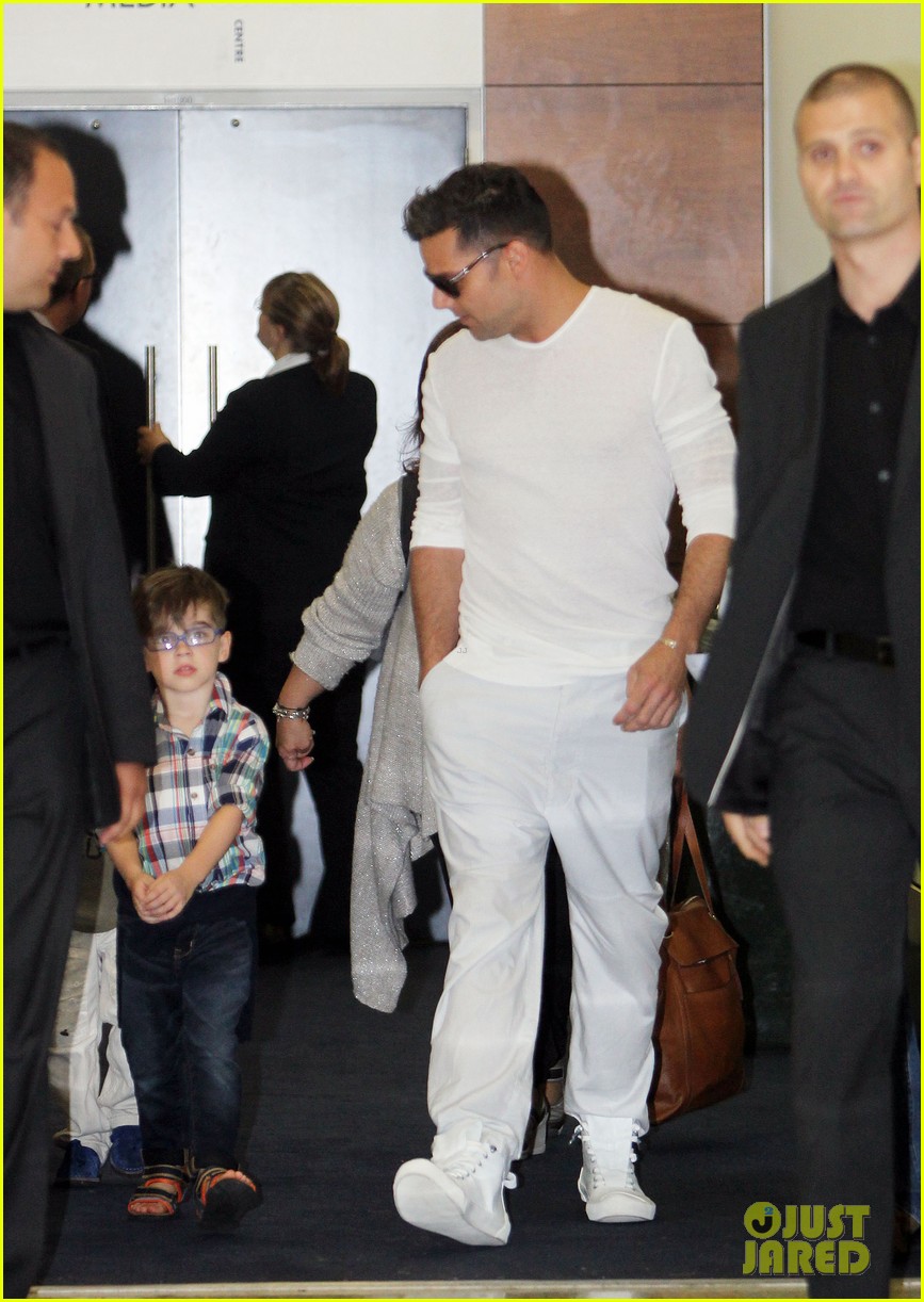Ricky Martin: Sydney Arrival with Matteo & Valentino!: Photo 2825485 ...
