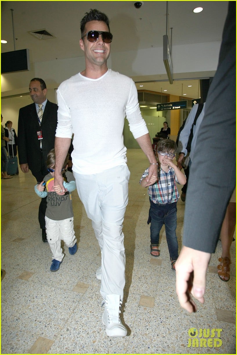 Ricky Martin: Sydney Arrival with Matteo & Valentino!: Photo 2825492 ...