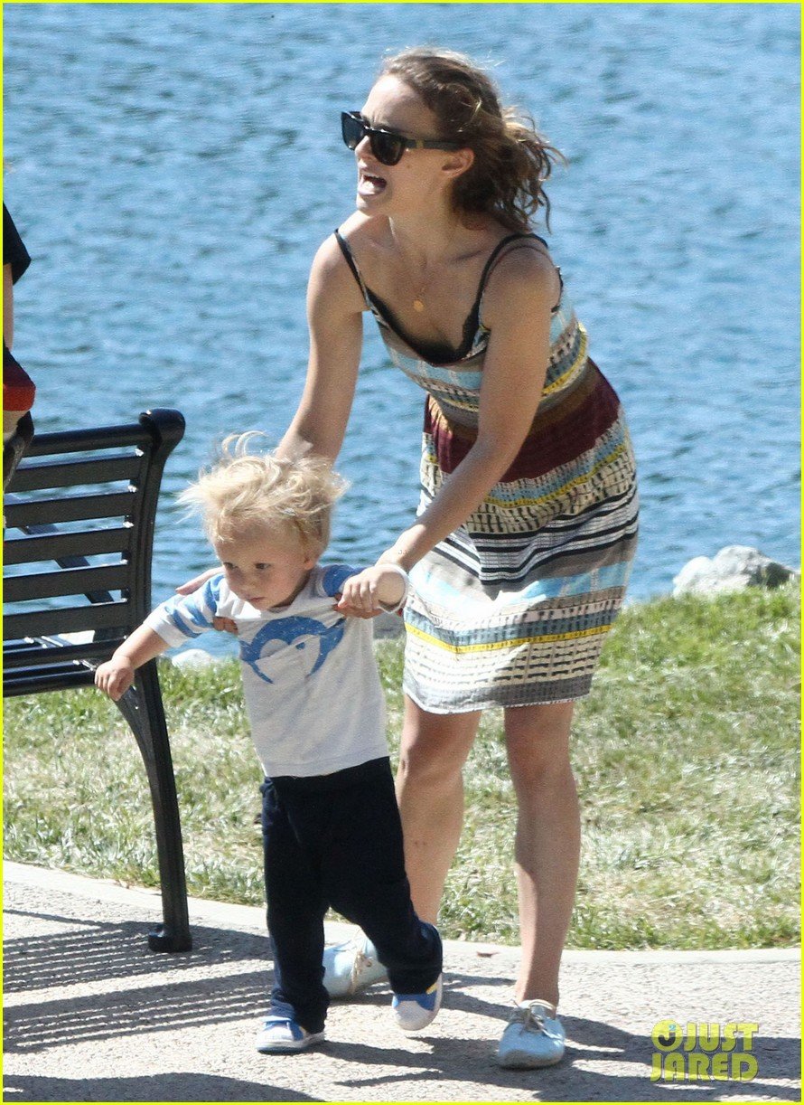 Natalie Portman: Family Fourth of July Weekend!: Photo 2905764 | Aleph ...