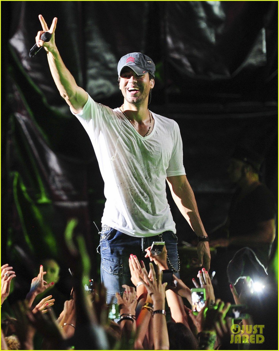 Enrique Iglesias: 'Turn The Night Up' Video Premiere - Watch Now ...