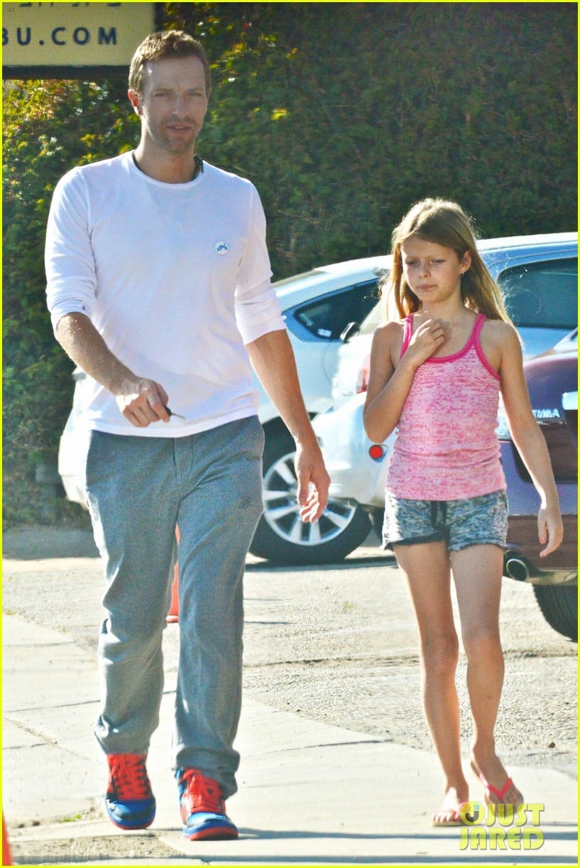 Chris Martin: Father-Daughter Day with Apple!: Photo 3040611 | Apple ...