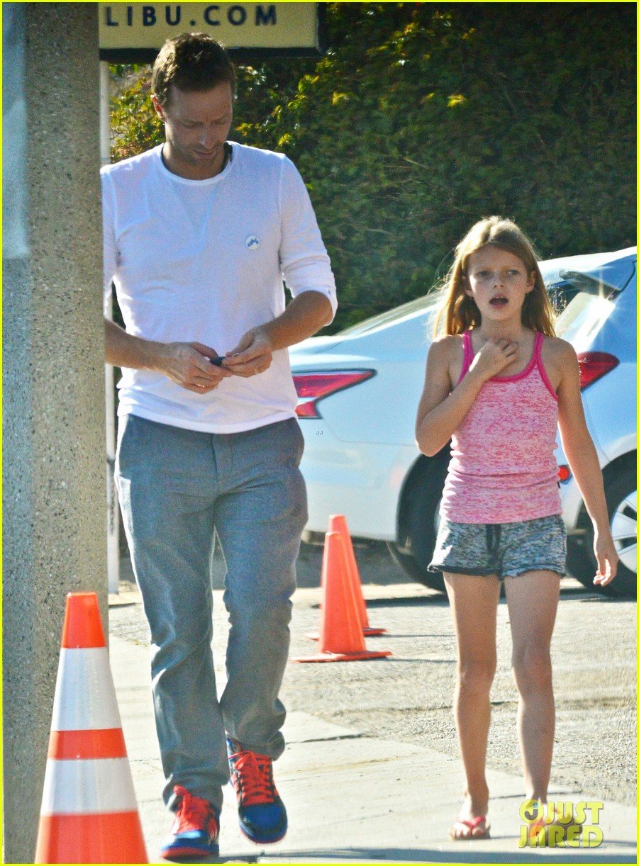 Chris Martin: Father-Daughter Day with Apple!: Photo 3040613 | Apple ...