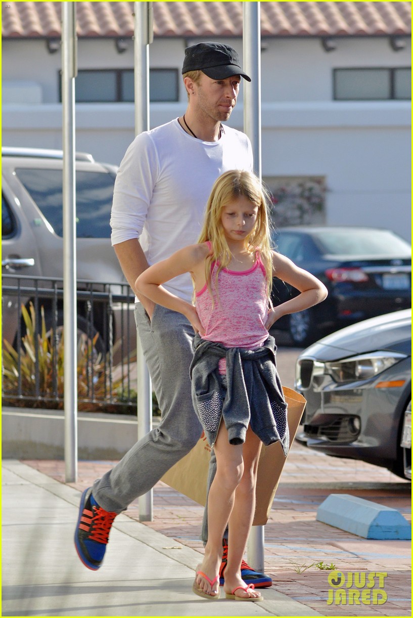 Chris Martin: Father-Daughter Day with Apple!: Photo 3040620 | Apple ...