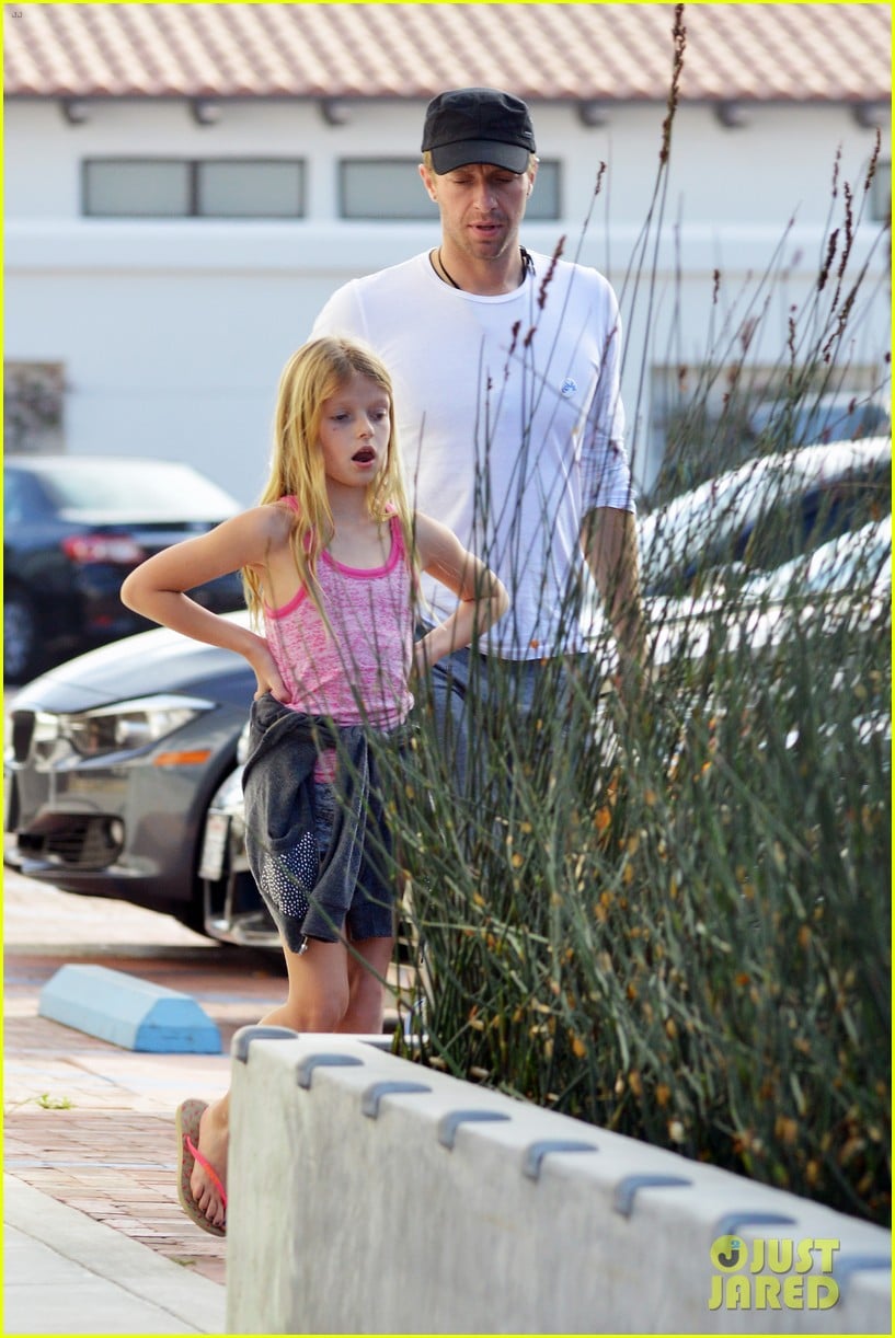 Chris Martin: Father-Daughter Day with Apple!: Photo 3040629 | Apple ...