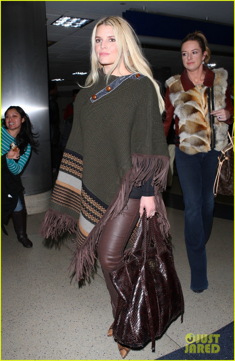 Jessica Simpson Models Slim Figure for Jessica Simpson Collection Piece ...