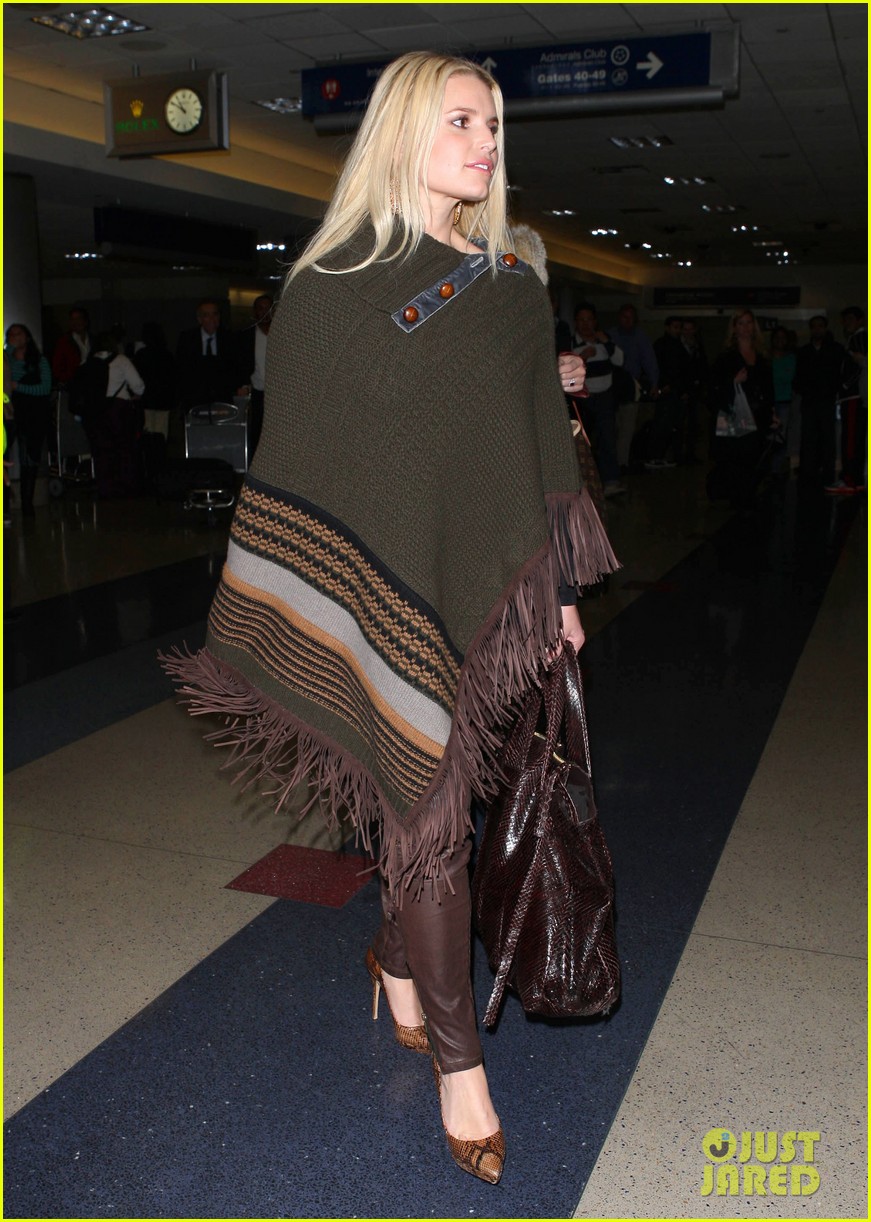 Jessica Simpson Models Slim Figure for Jessica Simpson Collection Piece ...