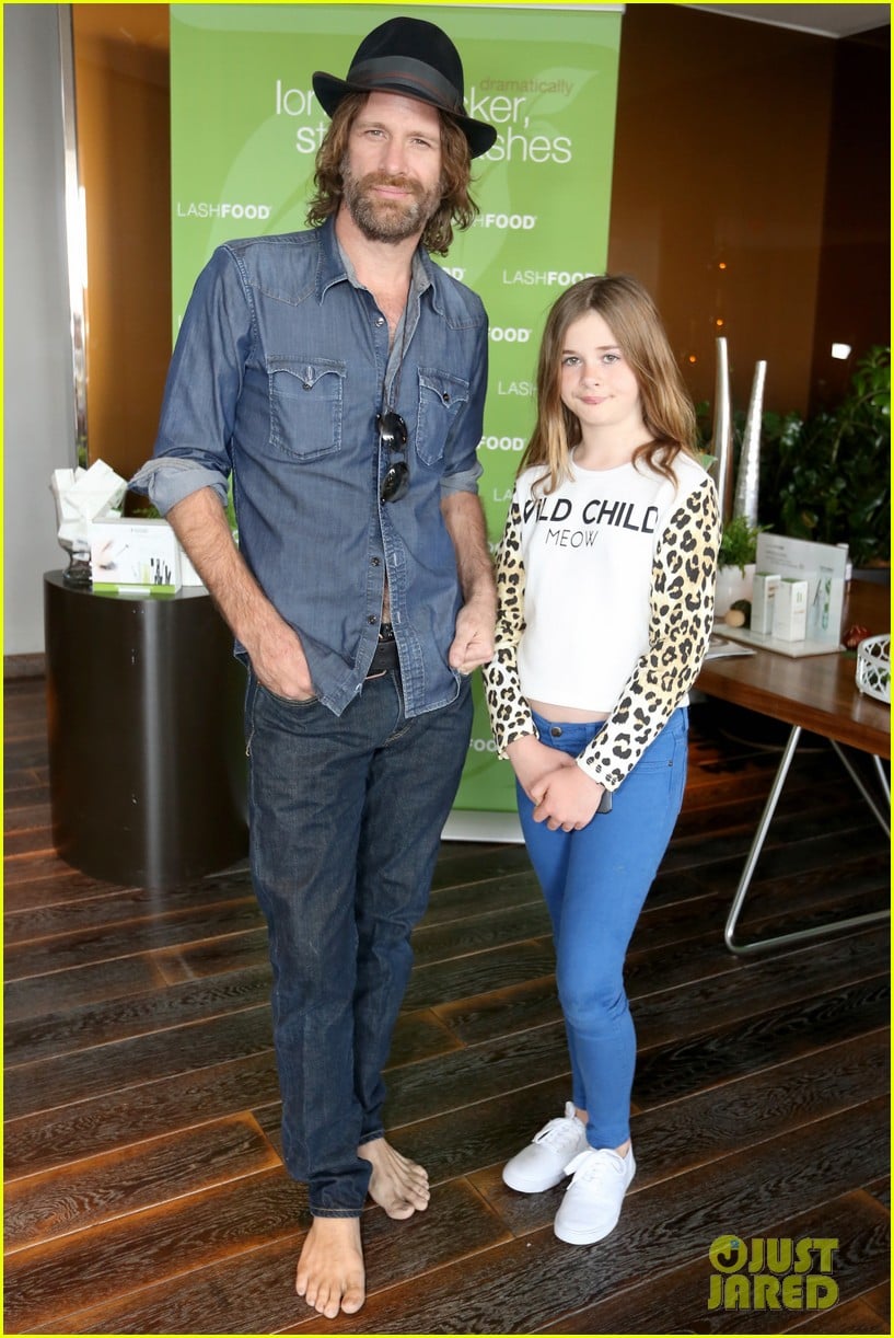 Thomas Jane Walks Around Barefoot at Pre-Oscars Lounge: Photo 3062382 ...