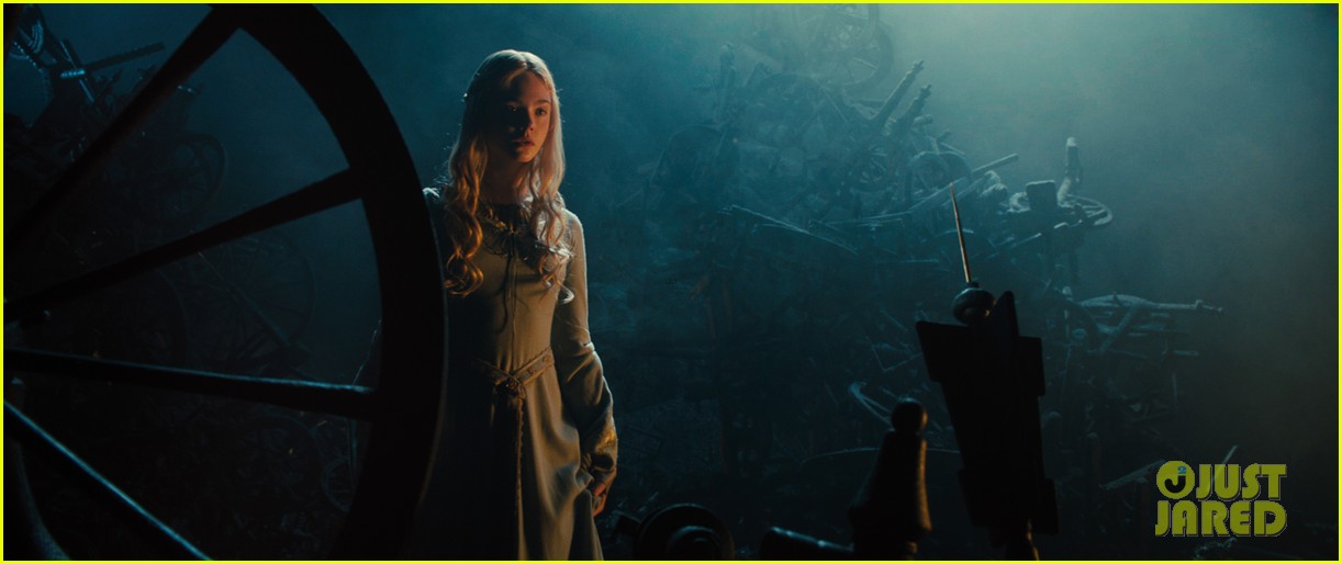 Angelina Jolie Spreads Her Wings for New 'Maleficent' Poster: Photo ...