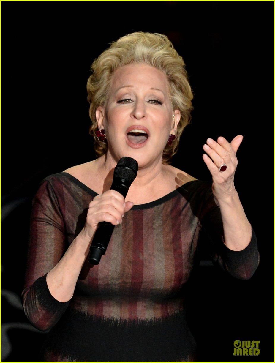Bette Midler Performs 'Wind Beneath My Wings' at Oscars 2014 (VIDEO ...