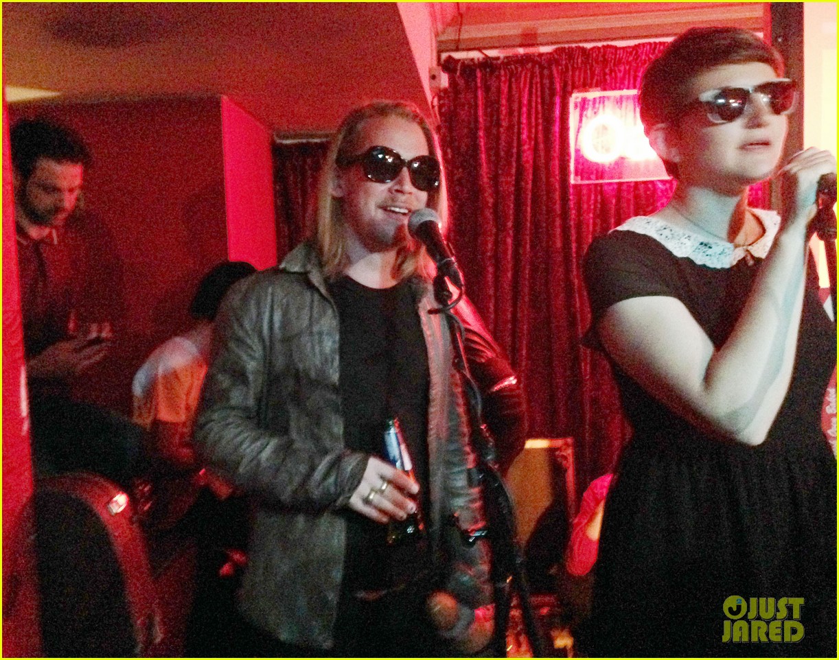 Macaulay Culkin Leaves His Ryan Gosling Shirt at Home for His Band's ...