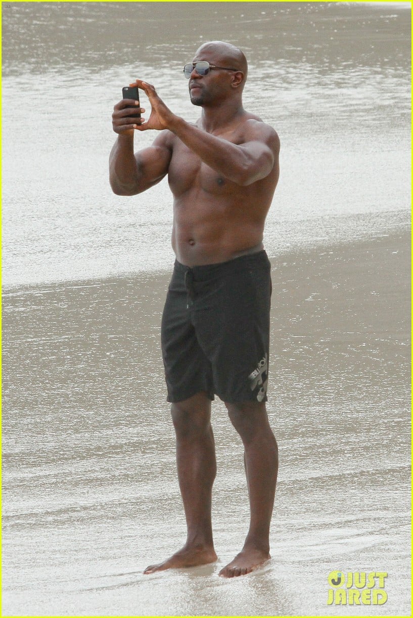 Terry Crews Shows Off Ripped & Shirtless Body in Rio De Janiero: Photo ...