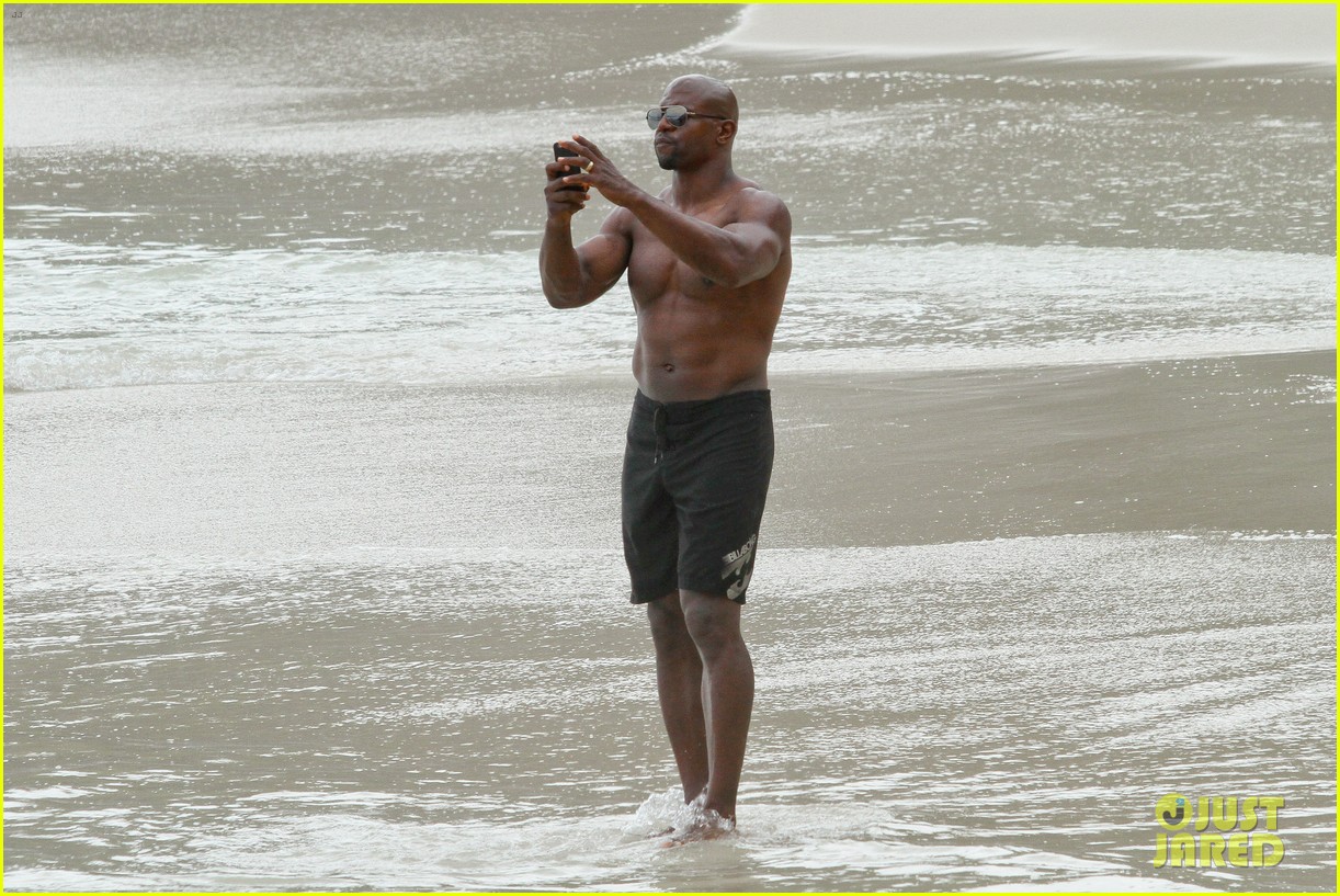 Terry Crews Shows Off Ripped & Shirtless Body in Rio De Janiero: Photo ...