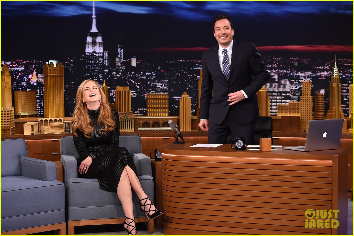 Nicole Kidman Gets Behind Jimmy Fallon's 'Tonight Show' Desk: Photo ...