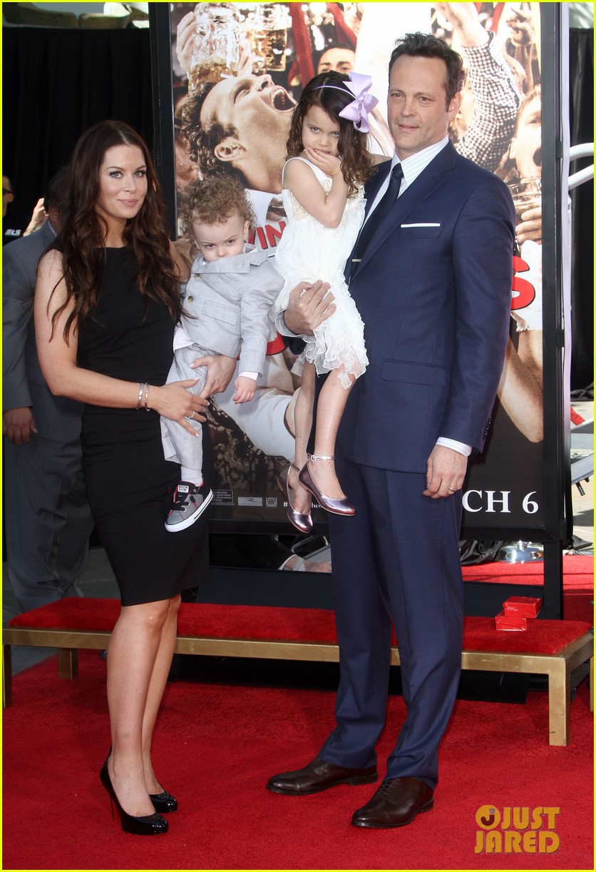 Vince Vaughn's Wife & Kids Support Him at Handprint Ceremony!: Photo ...